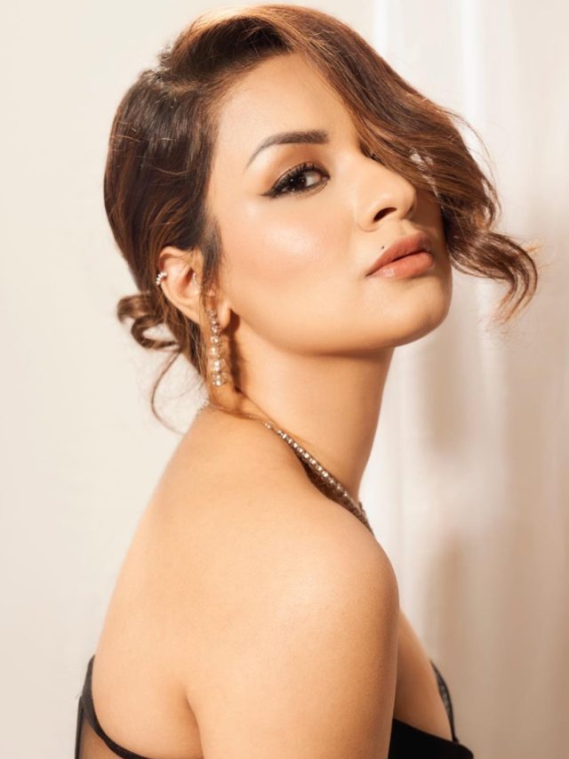 Romantic Poses To Copy From Katrina Kaif & Vicky Kaushal | IWMBuzz